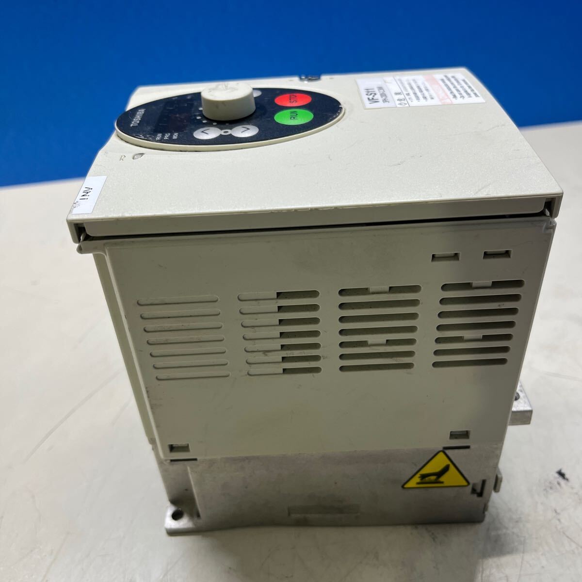 Yahoo!オークション - TOSHIBA インバーター VF-S11 3PH-200V-2.2KW 通...