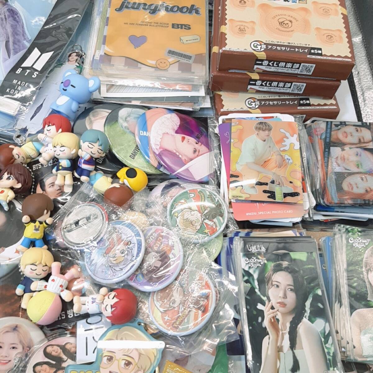 Yahoo!オークション - c98 アイドル 韓国 グッズ まとめ 大量 BIGBANG ...