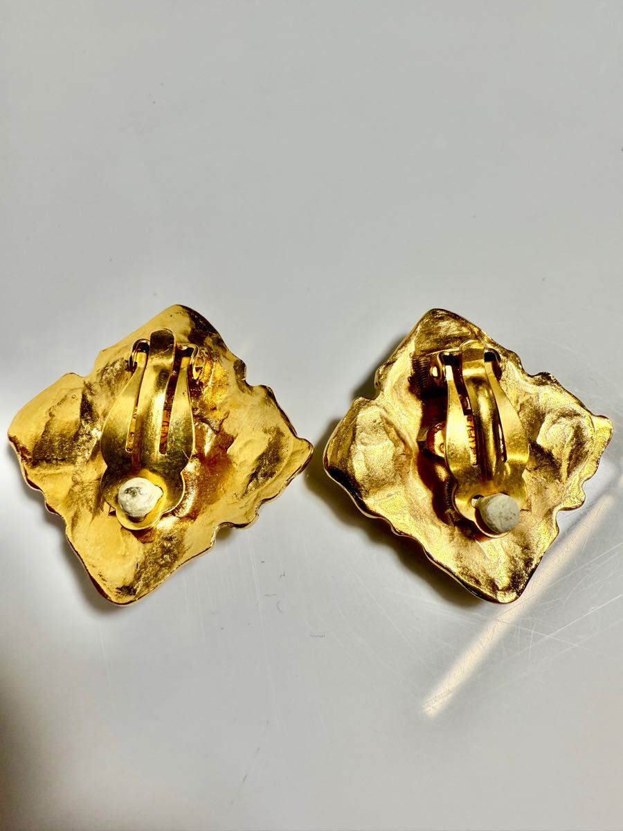 CHANEL シャネル イヤリング 2632 フェイクパール ヴィンテージ アクセサリー ゴールドカラー(イヤリング)｜売買されたオークション情報、yahooの商品情報をアーカイブ公開 ...