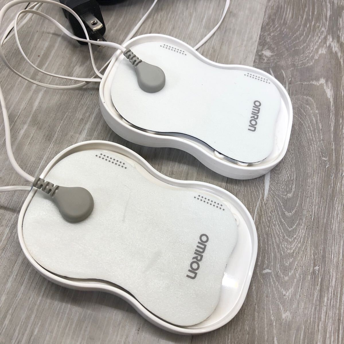 Yahoo!オークション - 383 OMRON オムロン 電気治療器 HV-F9520 マッ...