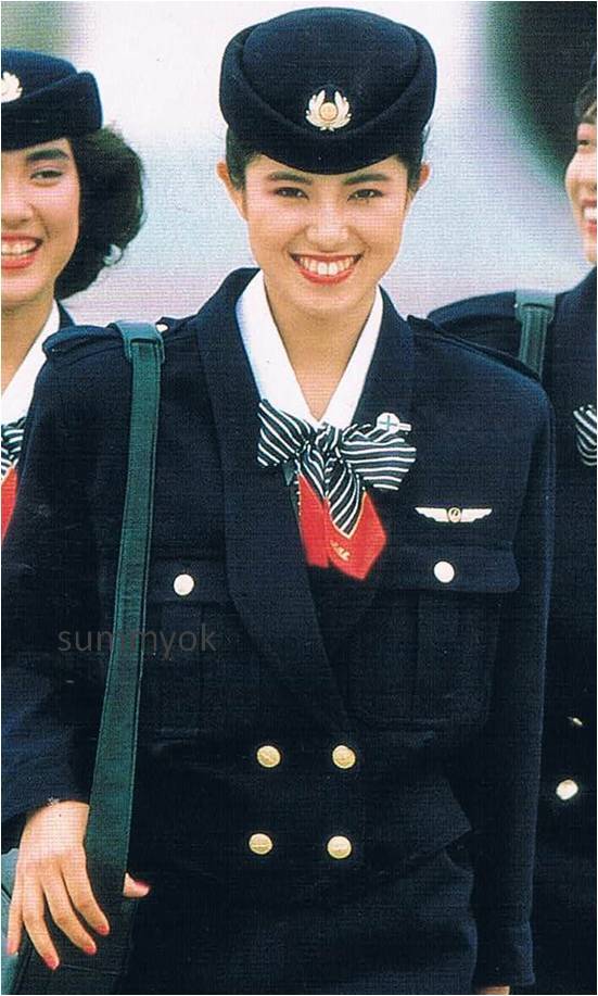 Yahoo!オークション - 【美品】JAL CA 7代目制服の ウイングバッジ ウ...