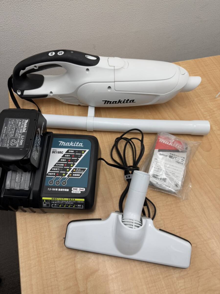 Yahoo!オークション - 動作品 makita マキタ CL182FD 掃除機 コードレ...