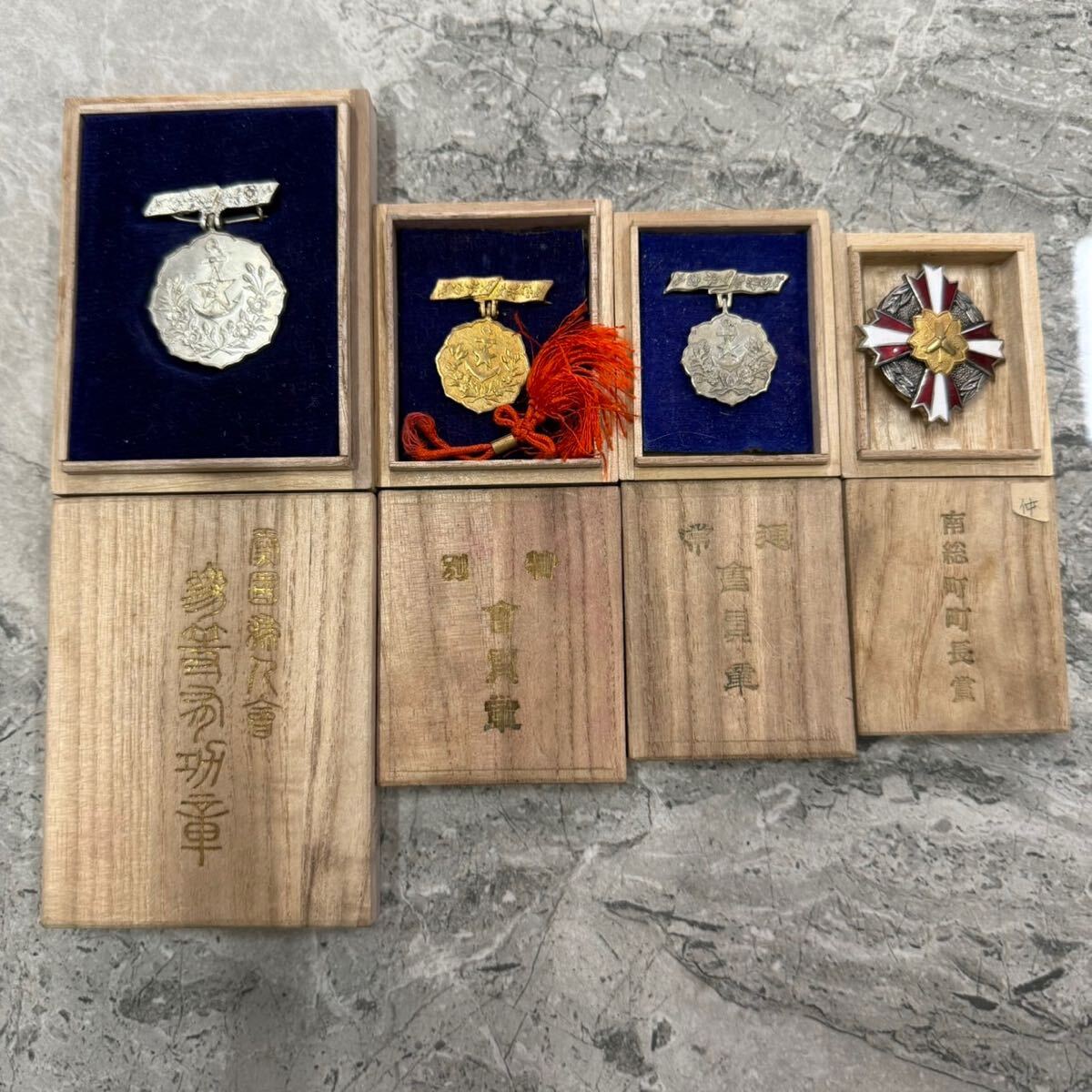 Yahoo!オークション - NO.250113 記章 4点 まとめ 戦前 大日本帝国 ...