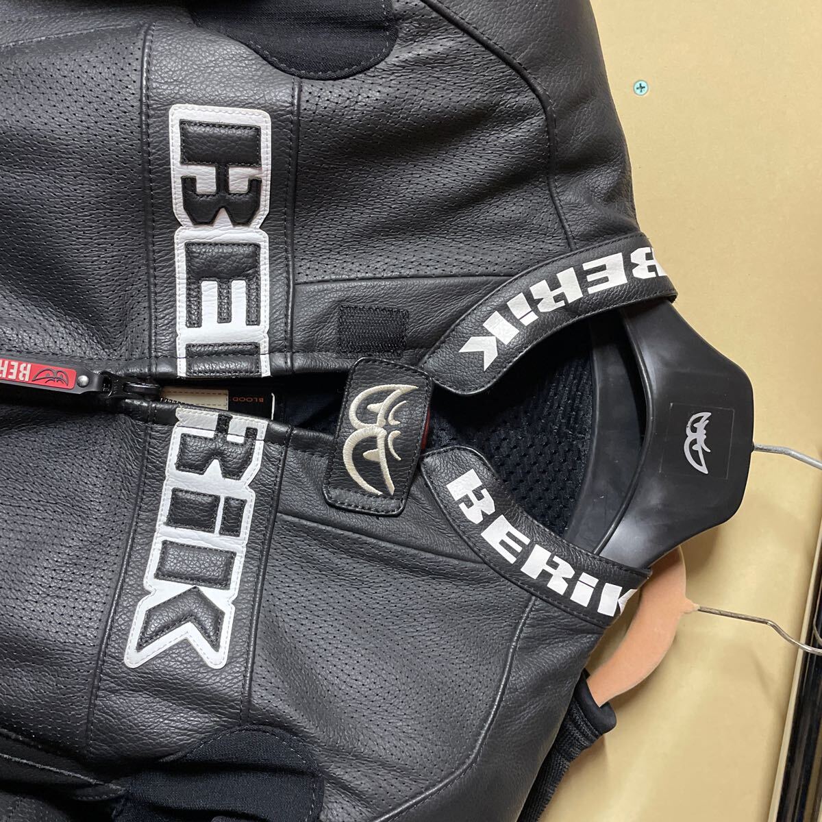 Yahoo!オークション - BERIK高級レザー革ツナギMレーシングスーツ