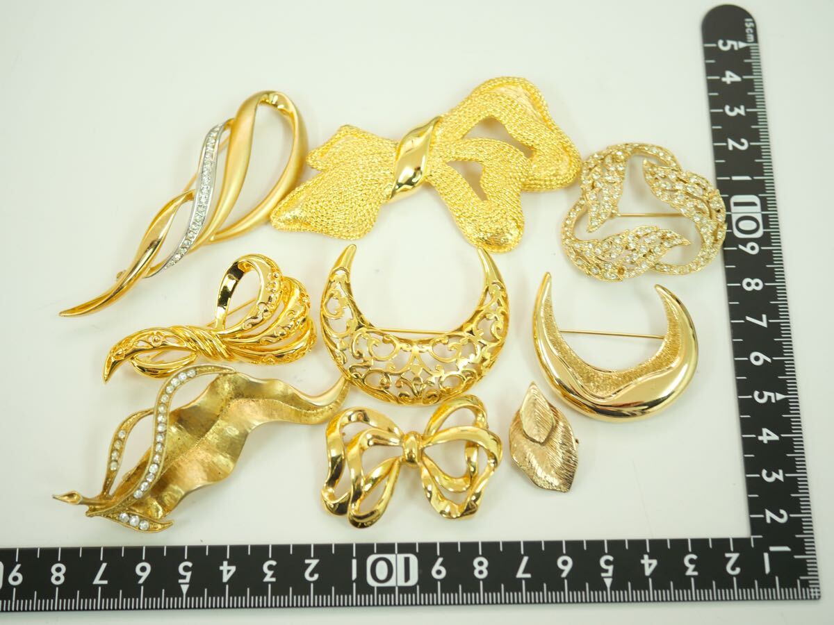 Yahoo!オークション - 【C38】ゴールドカラー ブローチ 刻印あり 含む ...