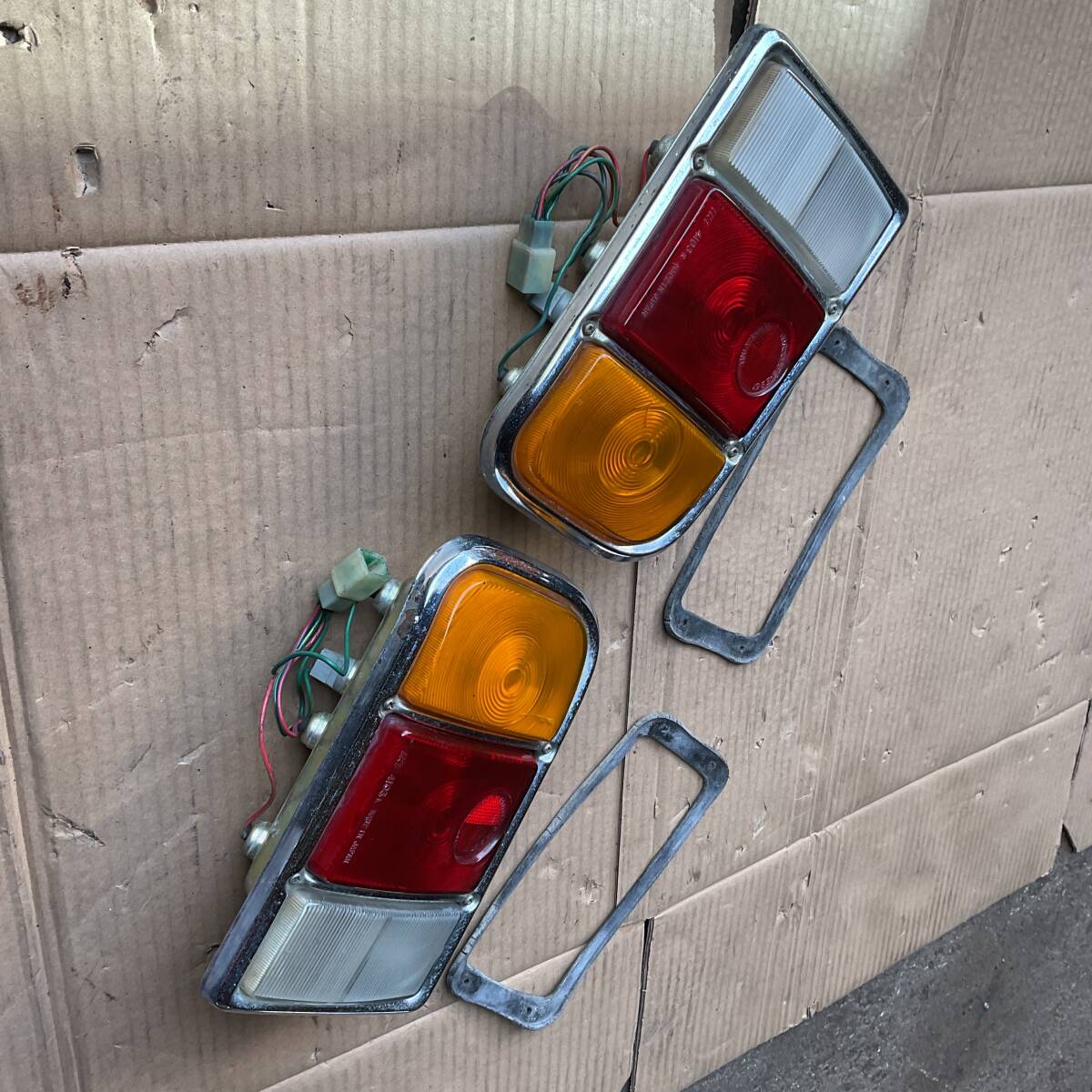 Yahoo!オークション - ダイハツL37 360のストップランプ中古です