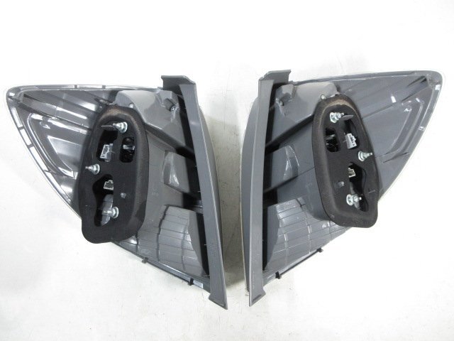 Yahoo!オークション - フィット ハイブリッド GP1 GP4 純正 LED テール...