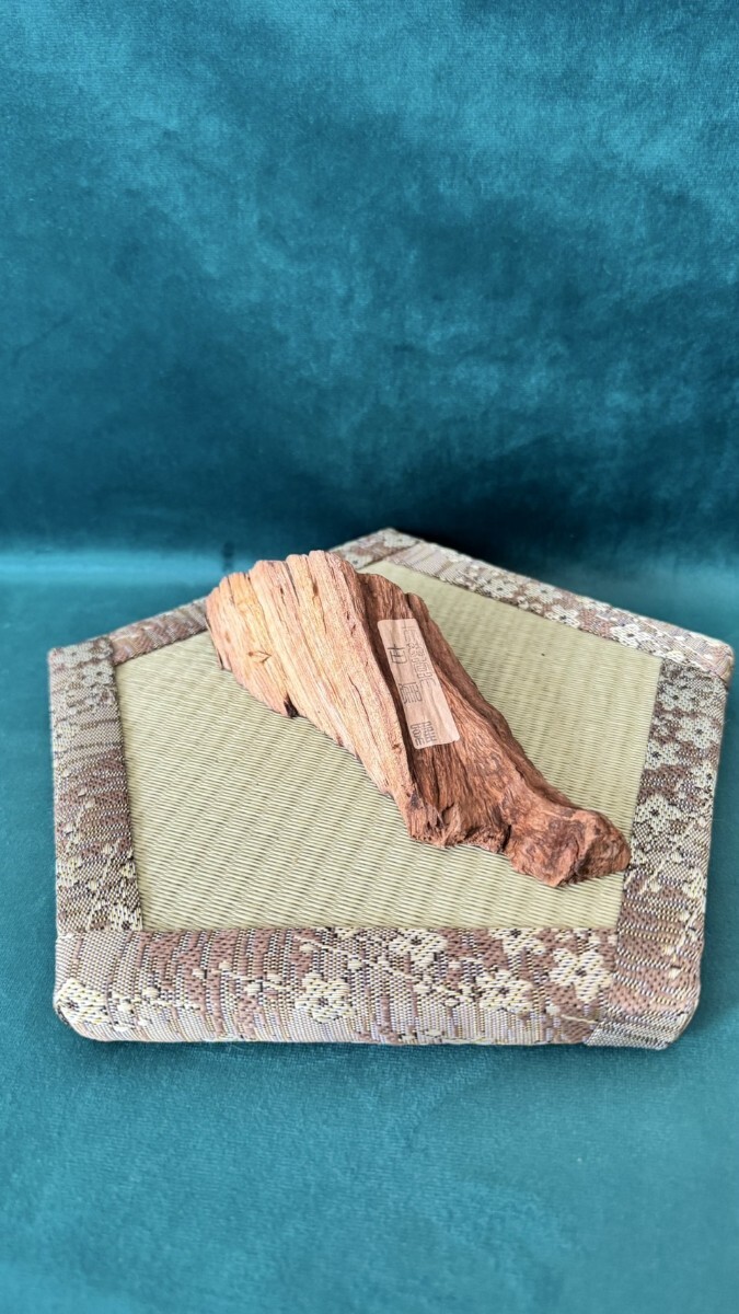 仏閣保管 天然香木 古伽羅 93g 香木 香炉 茶道具 ベトナム産 香道 原木 松栄堂 鳩居堂 伽羅(その他)｜売買されたオークション情報、yahooの商品情報をアーカイブ公開 ...