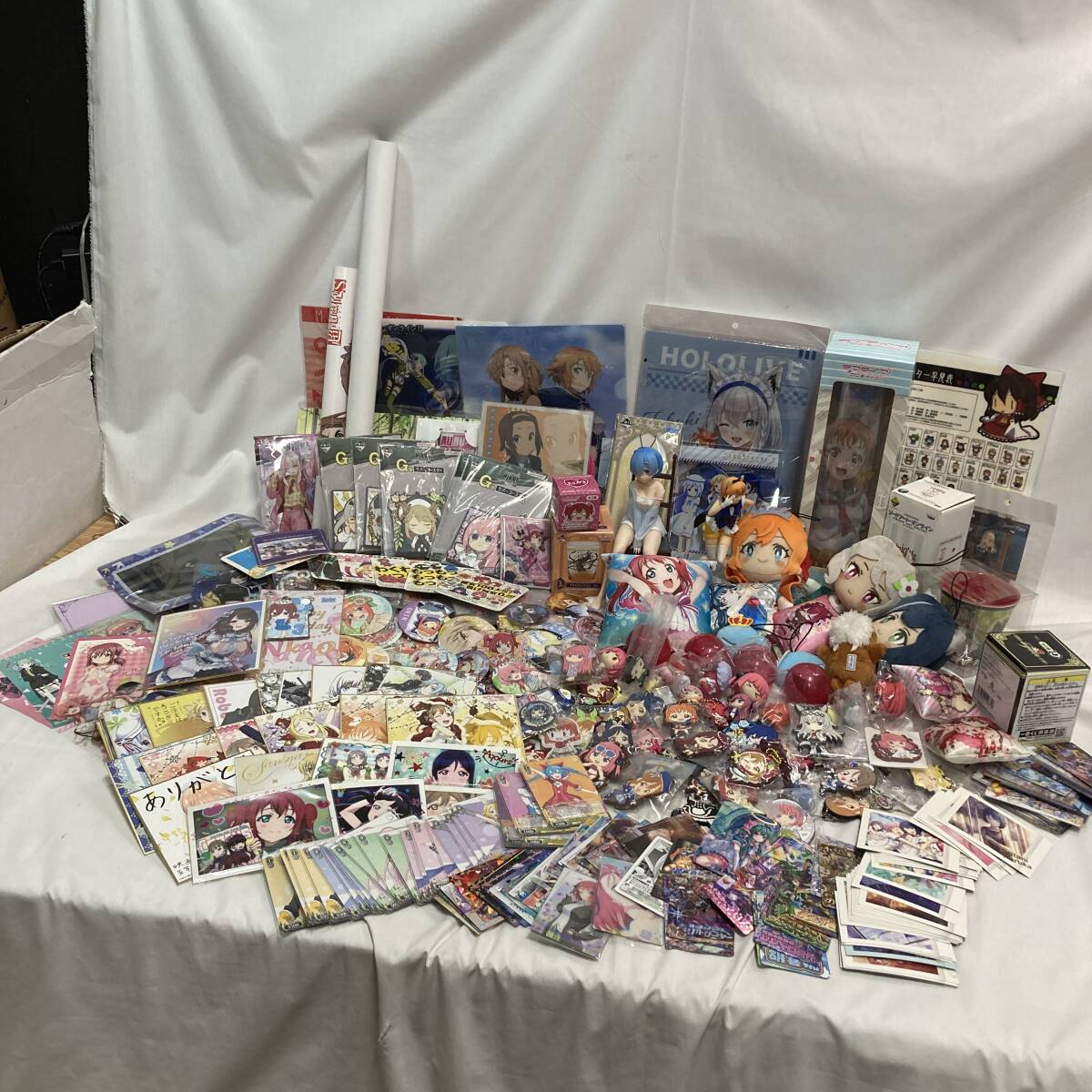 32Mdd 品 萌え系アニメグッズ まとめて箱詰め ラブライ リゼロ 五等嫁 fate プロセカetc...(その他)｜売買されたオークション情報、yahooの商品情報をアーカイブ公開 ...