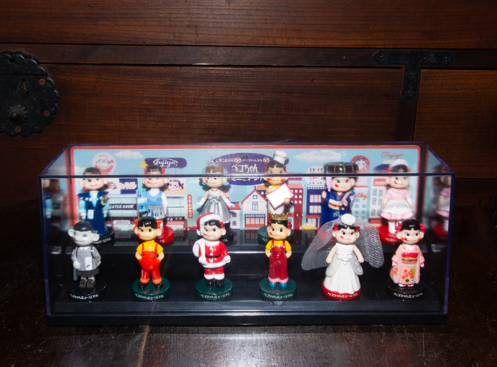 ペコちゃん ミニミニミュージアム 首振り人形 背景リバーシブル 不二家 FUJIYA(ペコちゃん)｜売買されたオークション情報、yahooの商品情報をアーカイブ公開 - オークファン ...
