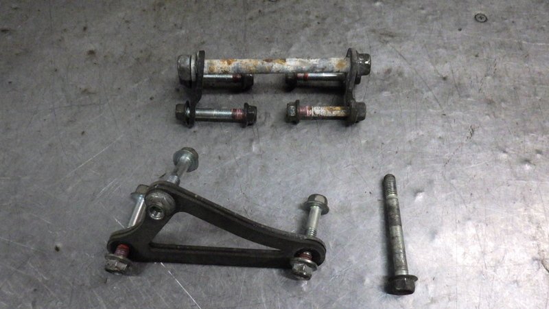 Yahoo!オークション - RGA-57A DT200WR 純正 エンジンマウント ボルト ...