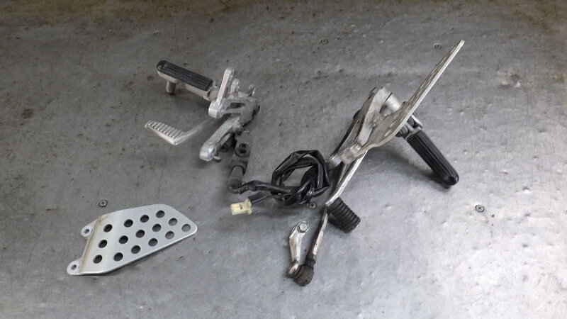 Yahoo!オークション - RGA-305A CBR954RR 純正 フロント ステップ ブレ...