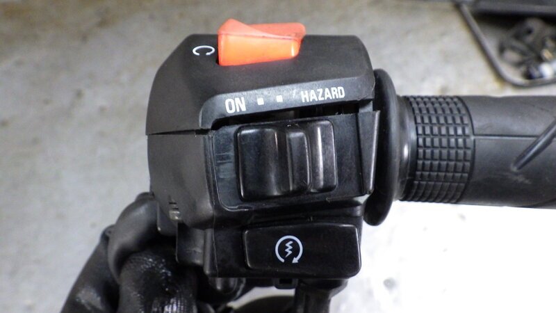 Yahoo!オークション - RGA-305A CBR954RR 純正 ハンドル スイッチ 右 ...