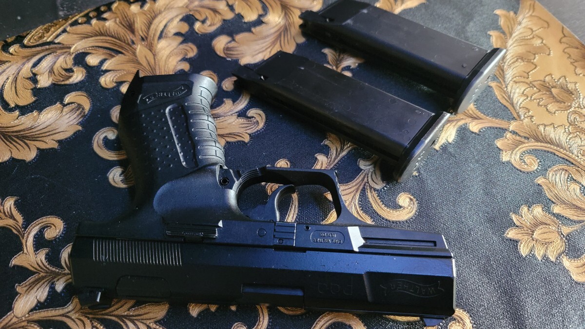 Yahoo!オークション - マルゼン ワルサーP99ガスブロ 予備マガジン付き