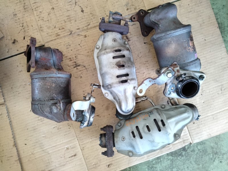 Yahoo!オークション - ホンダ GE6 GB3 フィット フリード 触媒 2台分 ...