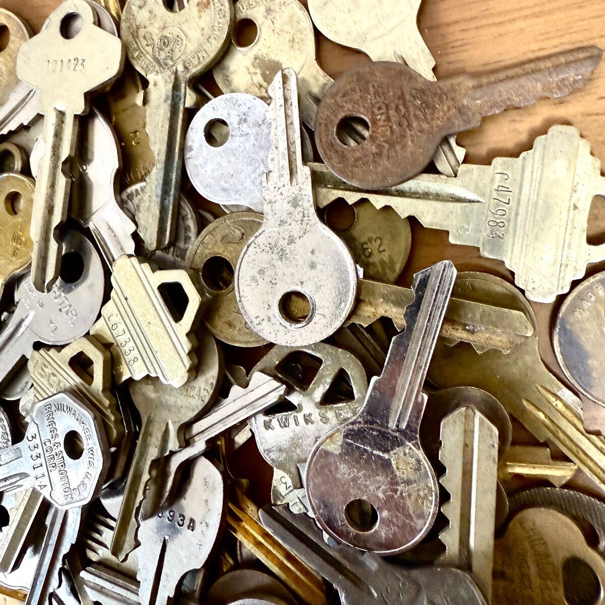 Yahoo!オークション - A381 100個 アメリカ 鍵 ヴィンテージ キーホル...