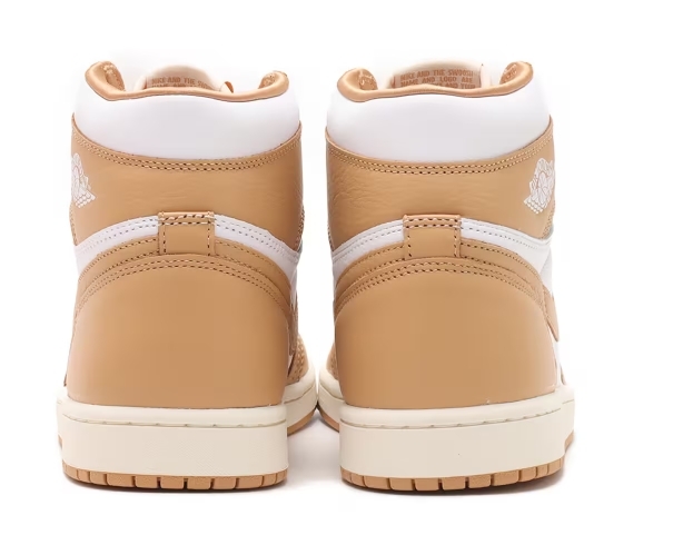 送料込み 新品 定価26950円 NIKE WMNS AIR JORDAN 1 RETRO HI 送料込み 新品 定価26950円 NIKE WMNS AIR JORDAN 1 RETRO HI