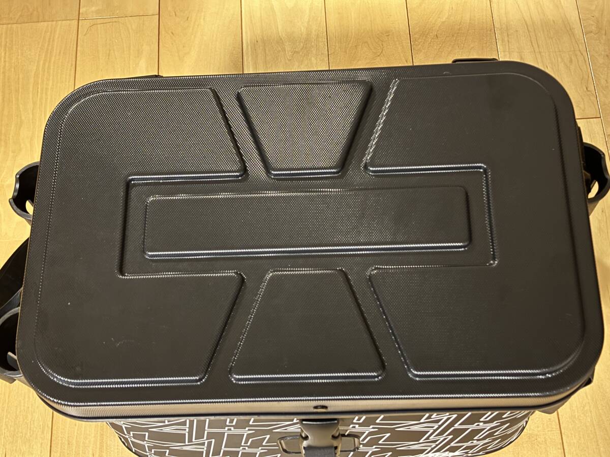 Yahoo!オークション - XOOX スツールタックルバッグ 座れる バッカン E...