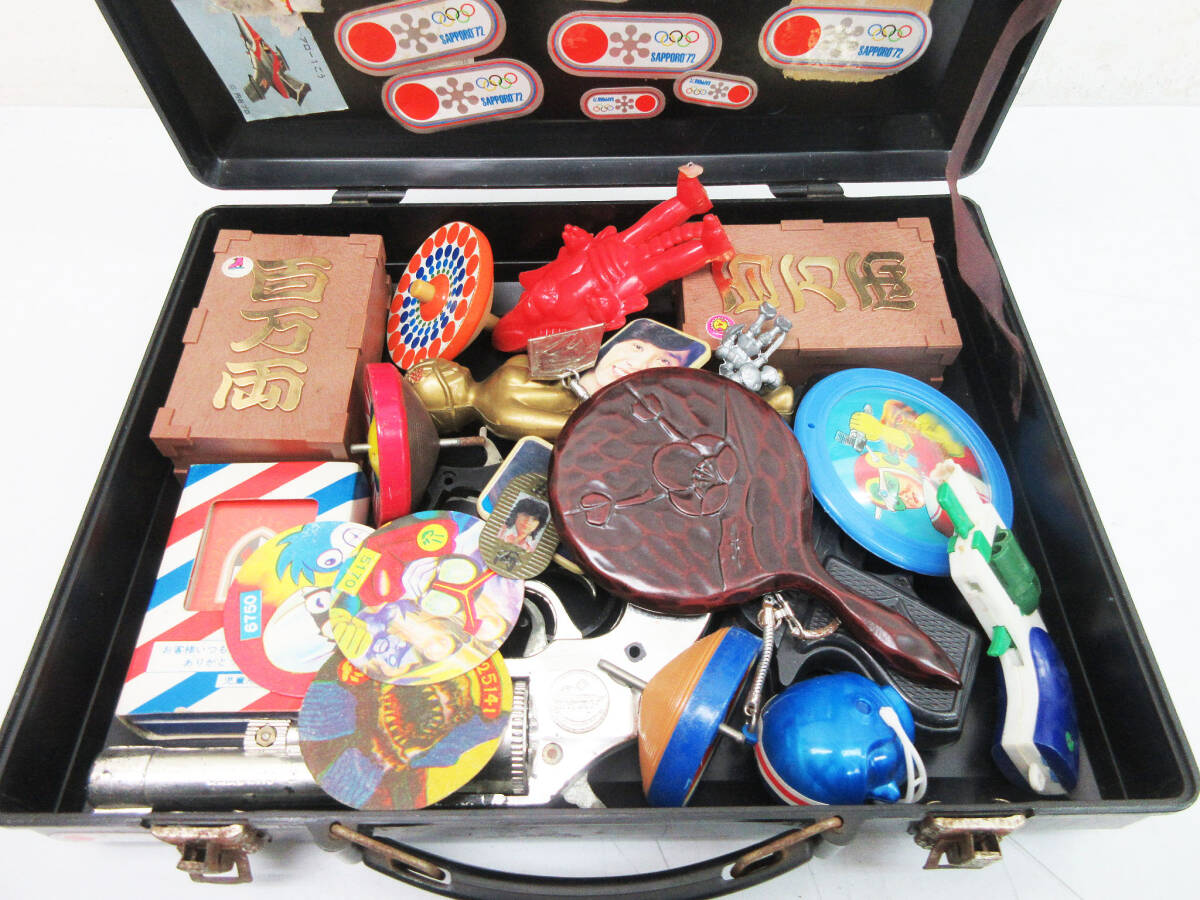 H583 昭和レトロおもちゃ 詰め合わせ 帰ってきたウルトラマン ケース入り めんこ コマ おもちゃピストル etc 当時物 レア レトロ(雑貨)｜売買されたオークション情報、yahooの商品 ...