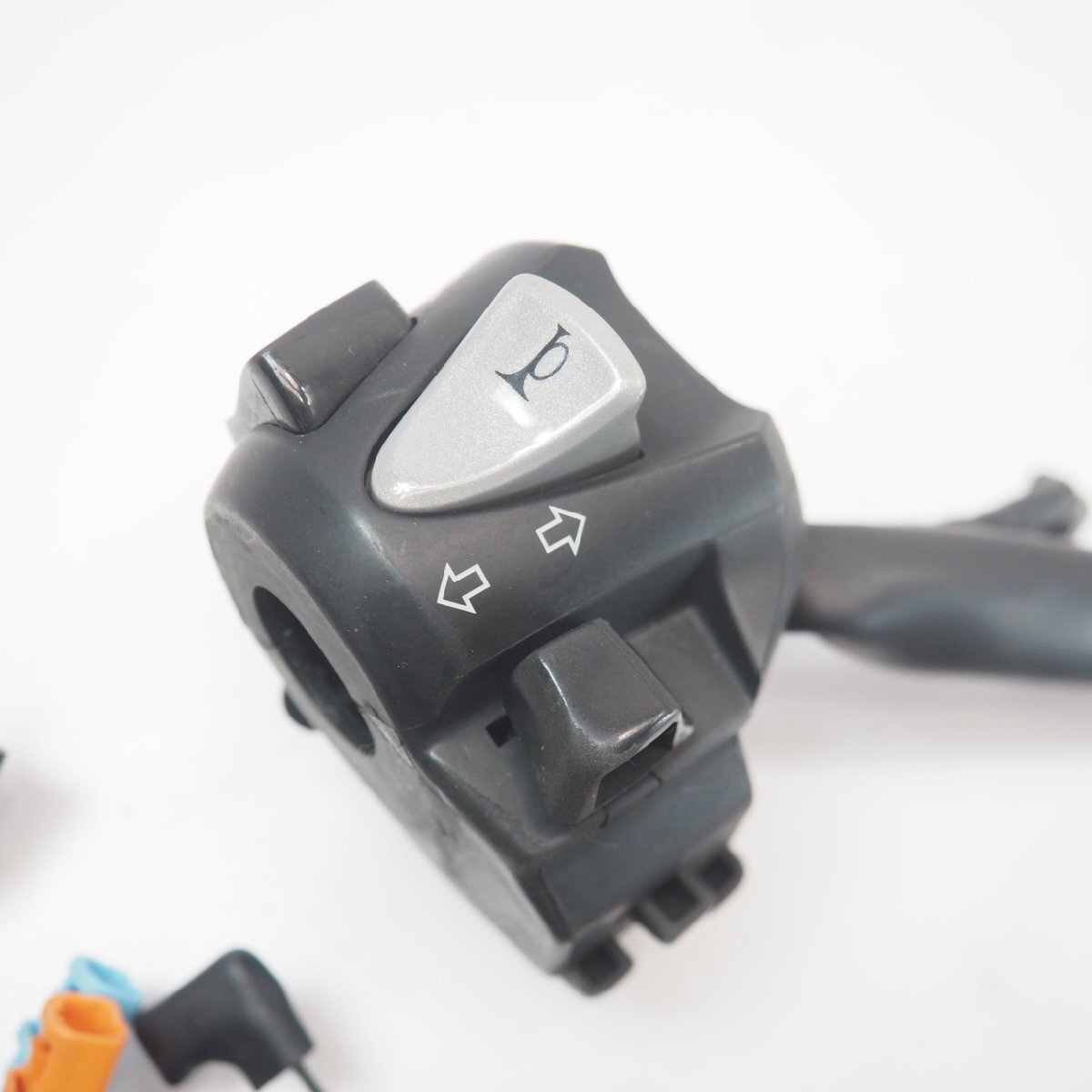 Yahoo!オークション - CB400SF 純正 ハンドルスイッチ 左 NC42 35200-M...