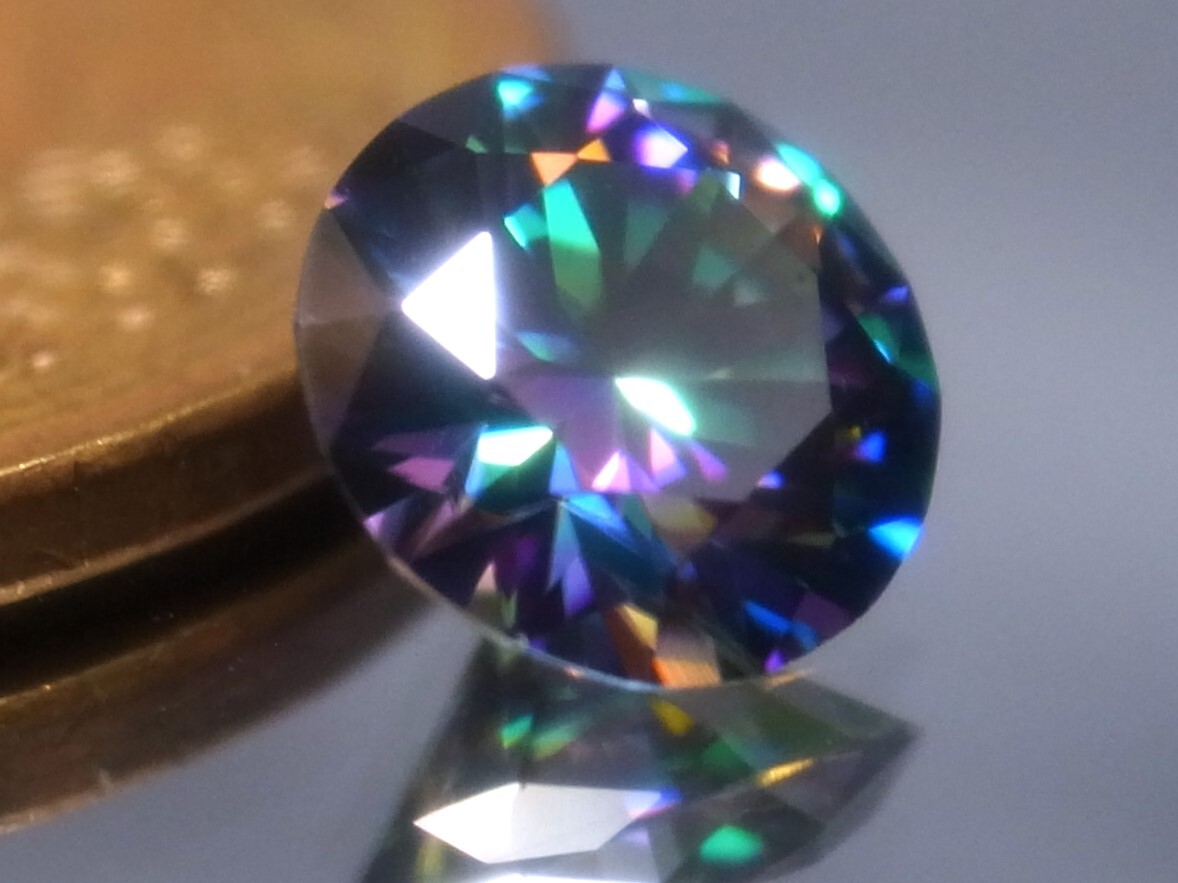 Yahoo!オークション - 0.98ct 6.5㎜ 新品・虹色の煌・超希少石・地球上...