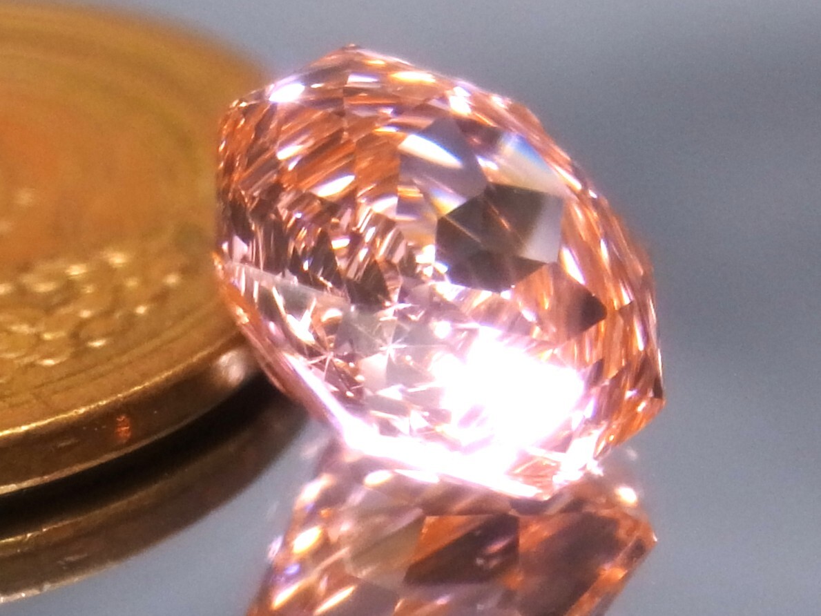 Yahoo!オークション - 7.61ct 10㎜ 新品・最先端技術のレーザー光線に...