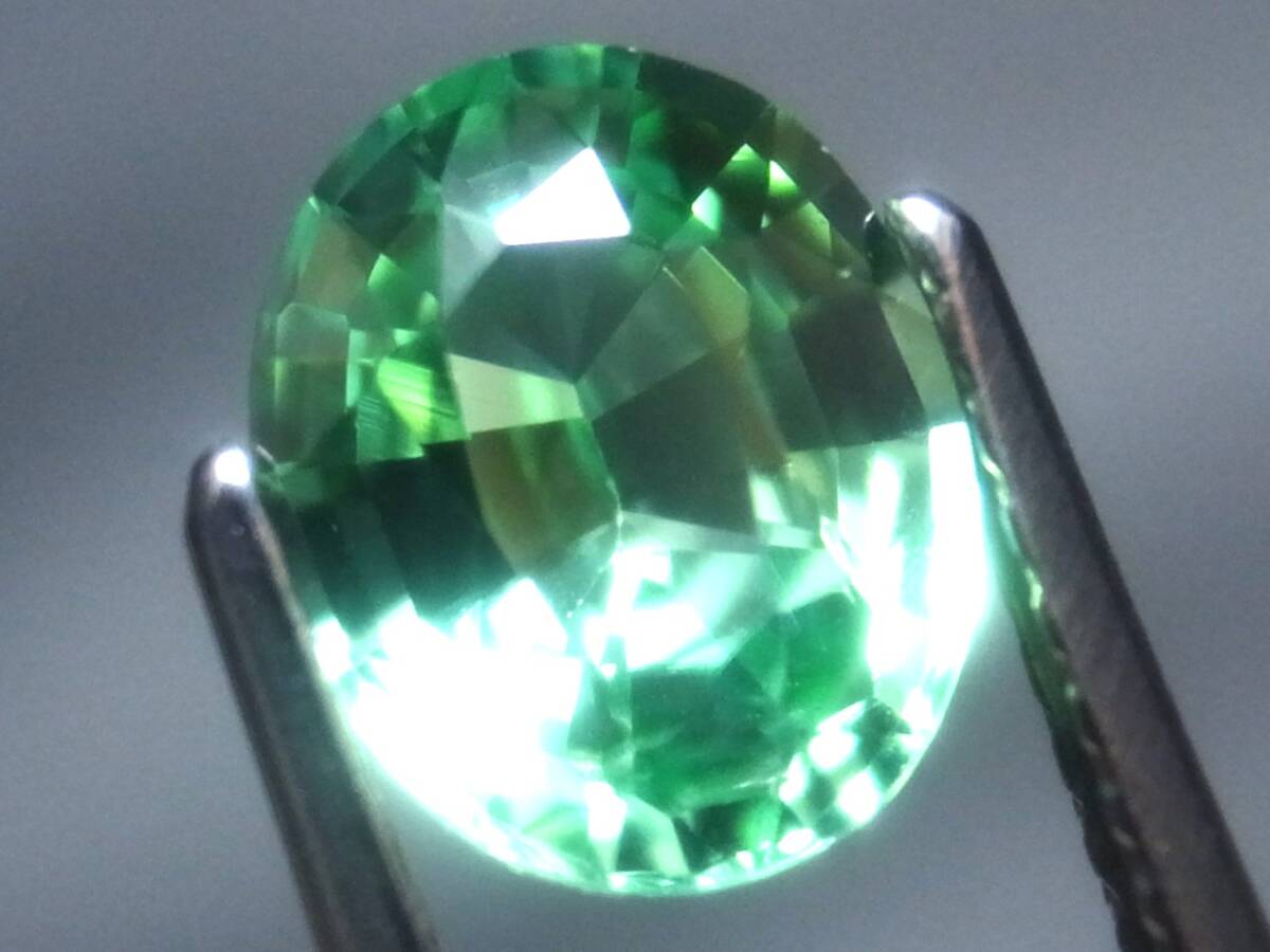 Yahoo!オークション - 1.58ct 新品・テリ凄・ライムグリーンサファイヤ...