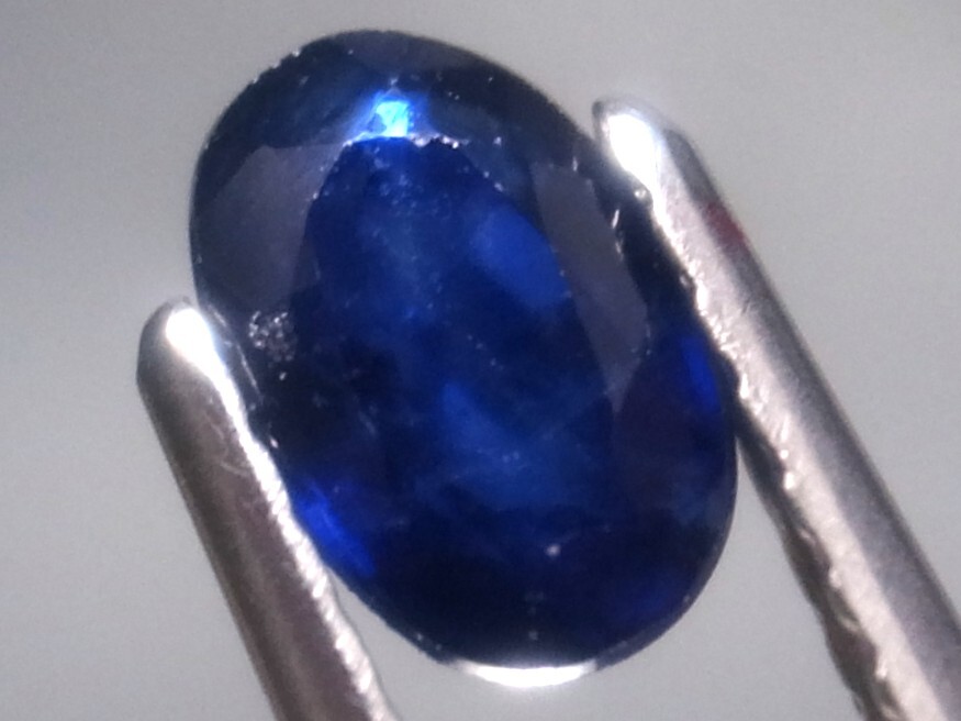 Yahoo!オークション - 0.69ct 新品・天然ブルーサファイヤ マダガスカ...