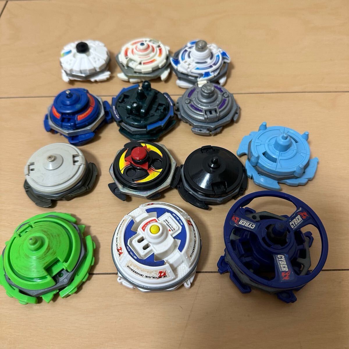 Yahoo!オークション - 1円スタート 爆転シュートベイブレード 12個セッ...