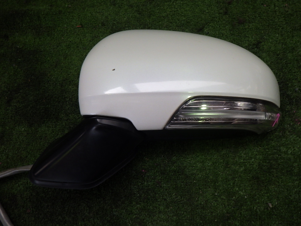 Yahoo!オークション - 売り切り DAA-ZVW30 プリウス 070 7P ウィンカー...