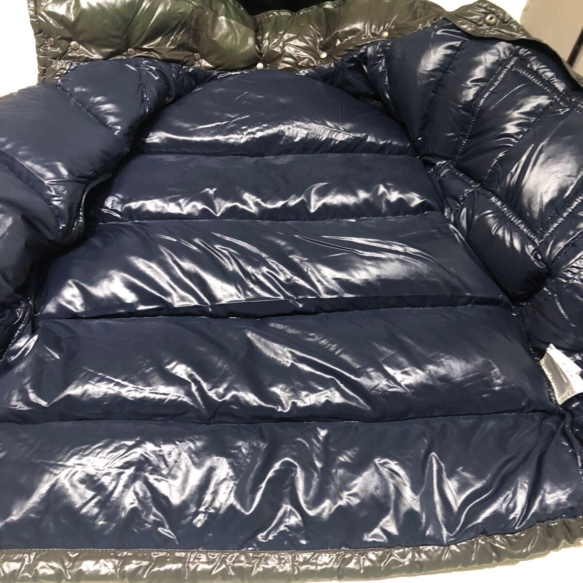 MONCLER モンクレール ダウンジャケット デカロゴ 2サイズ メンズ アウター OD系 ロゴワッペン 上着 防寒 艶 古着 紳士 フード取り外し可(2)｜売買されたオークション情報 ...