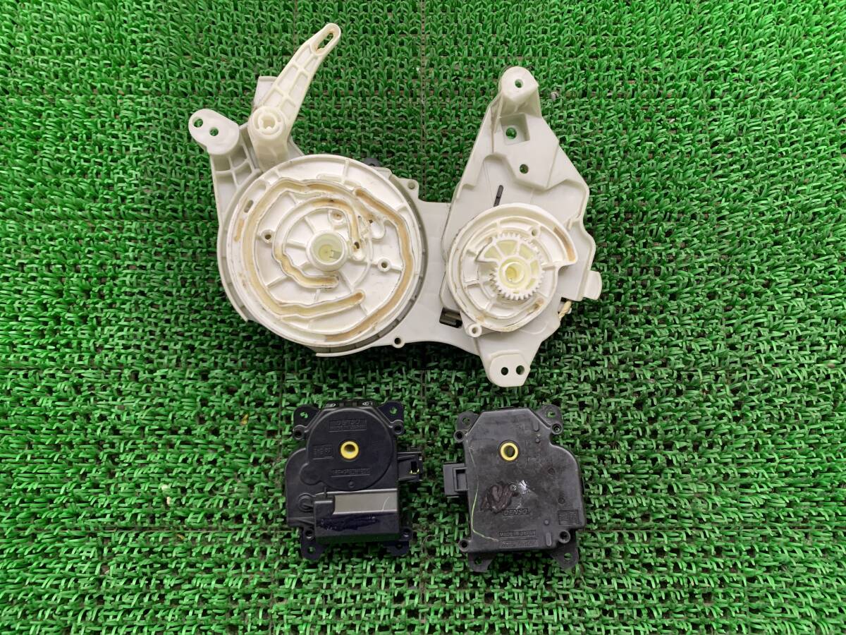 Yahoo!オークション - 即決値段 動作OK M9-2 トヨタ ヴォクシー ZRR70...