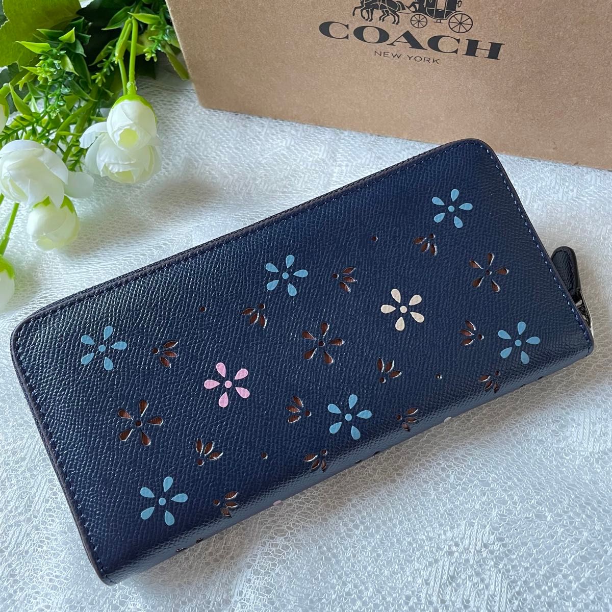 コーチ 長財布 COACH 財布 花柄 シグネチャー ネイビー色 女性 コーチ 長財布 COACH 財布 花柄 シグネチャー ネイビー色 女性