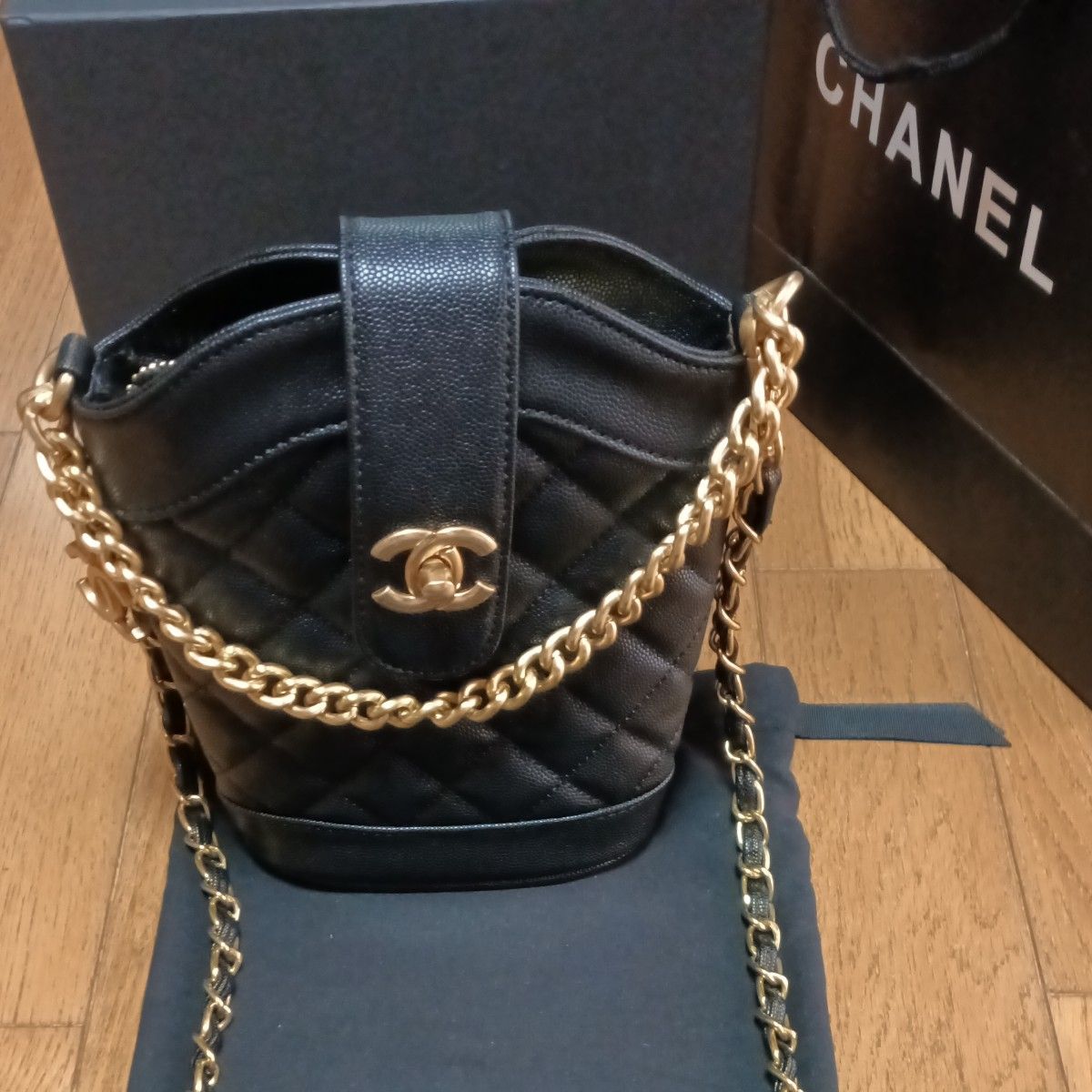 CHANELシャネルノベルティショルダーバッグゴールドチェーンミニ CHANELシャネルノベルティショルダーバッグゴールドチェーンミニ