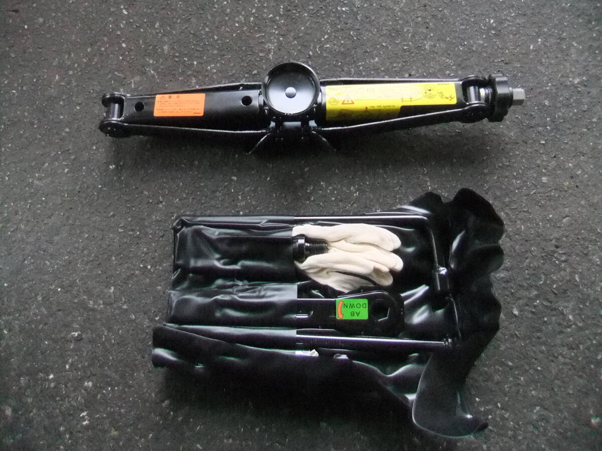 ベンツ V350 639811 車載ジャッキ Max 1580Kg ベンツ A 639 580 02 18 Type C639 ハンドル工具付(パンタグラフジャッキ)｜売買されたオークション ...