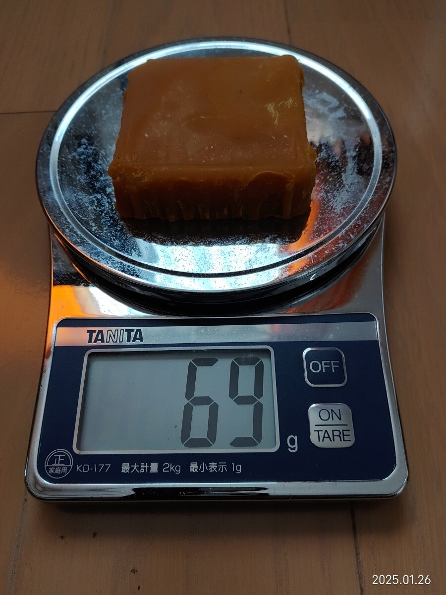 Yahoo!オークション - A-4日本蜜蜂69g 蜜蝋100% 誘引剤 保湿クリ―厶 ...