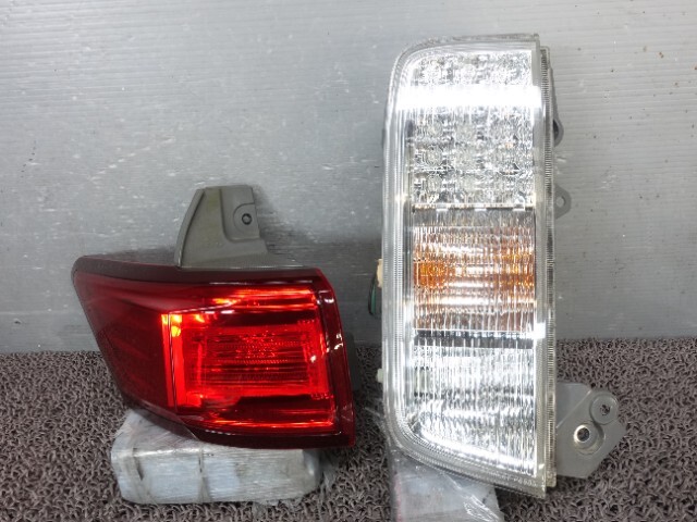 Yahoo!オークション - 8634 ニッサン エルグランド TNE52 テールランプ...