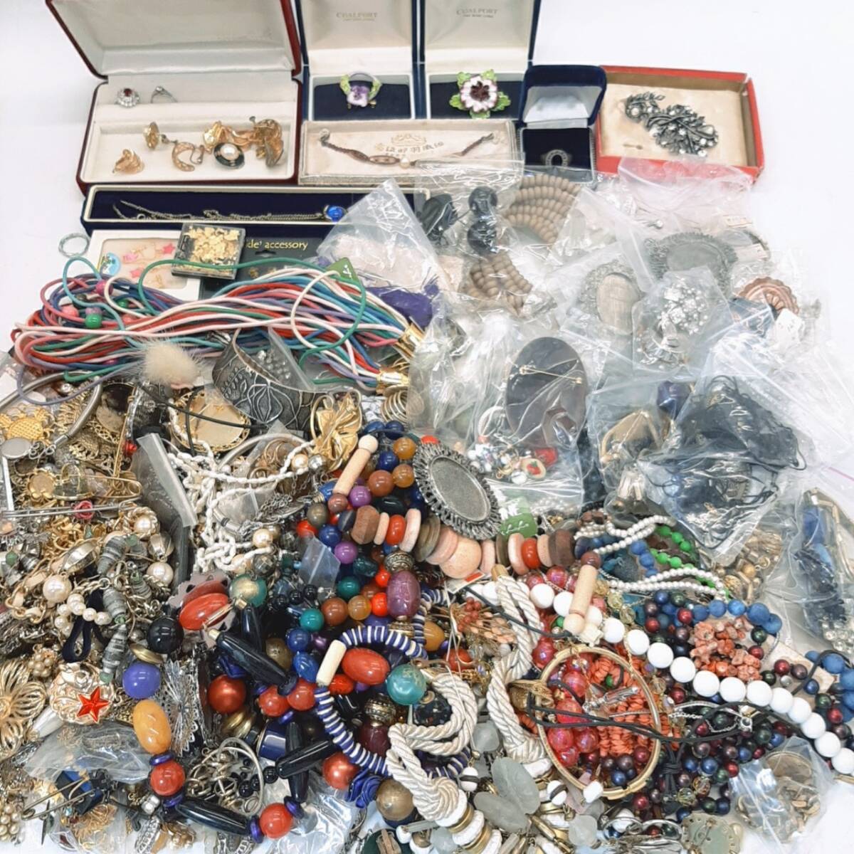 Yahoo!オークション - p61 アクセサリー ジュエリー まとめ 大量 約5.1...