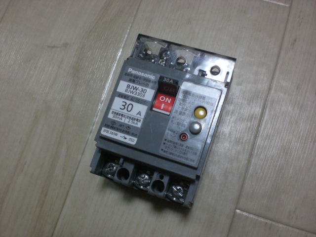 Yahoo!オークション - パナソニック 漏電ブレーカー30A BJW-30 3P3E ...