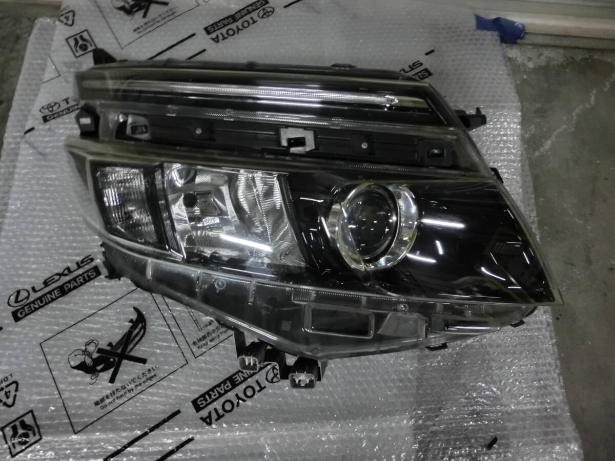 Yahoo!オークション - ZRR ZWR 80 VOXY ヴォクシー 前期 右 LED ヘッド...