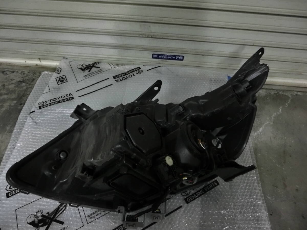 Yahoo!オークション - ZRR ZWR 80 VOXY ヴォクシー 前期 右 LED ヘッド...