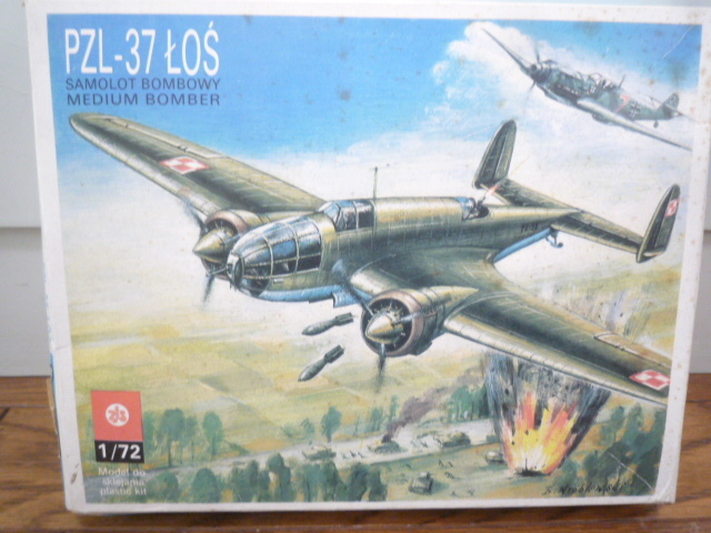 Yahoo!オークション - ZTS 1/72 PZL-37