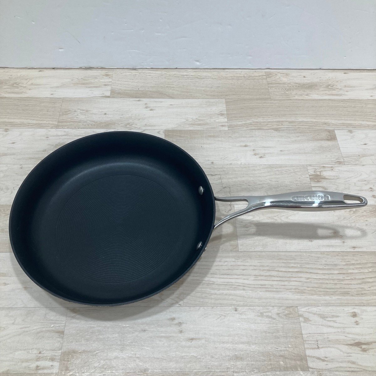 Yahoo!オークション - CIRCULON フライパン 28㎝[D2958]