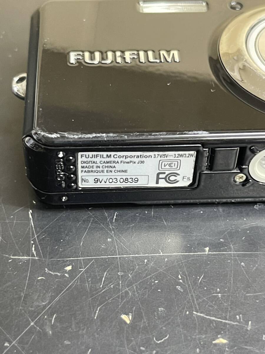 Yahoo!オークション - FUJIFILM 富士フィルム FinePix J30 デジタルカ...
