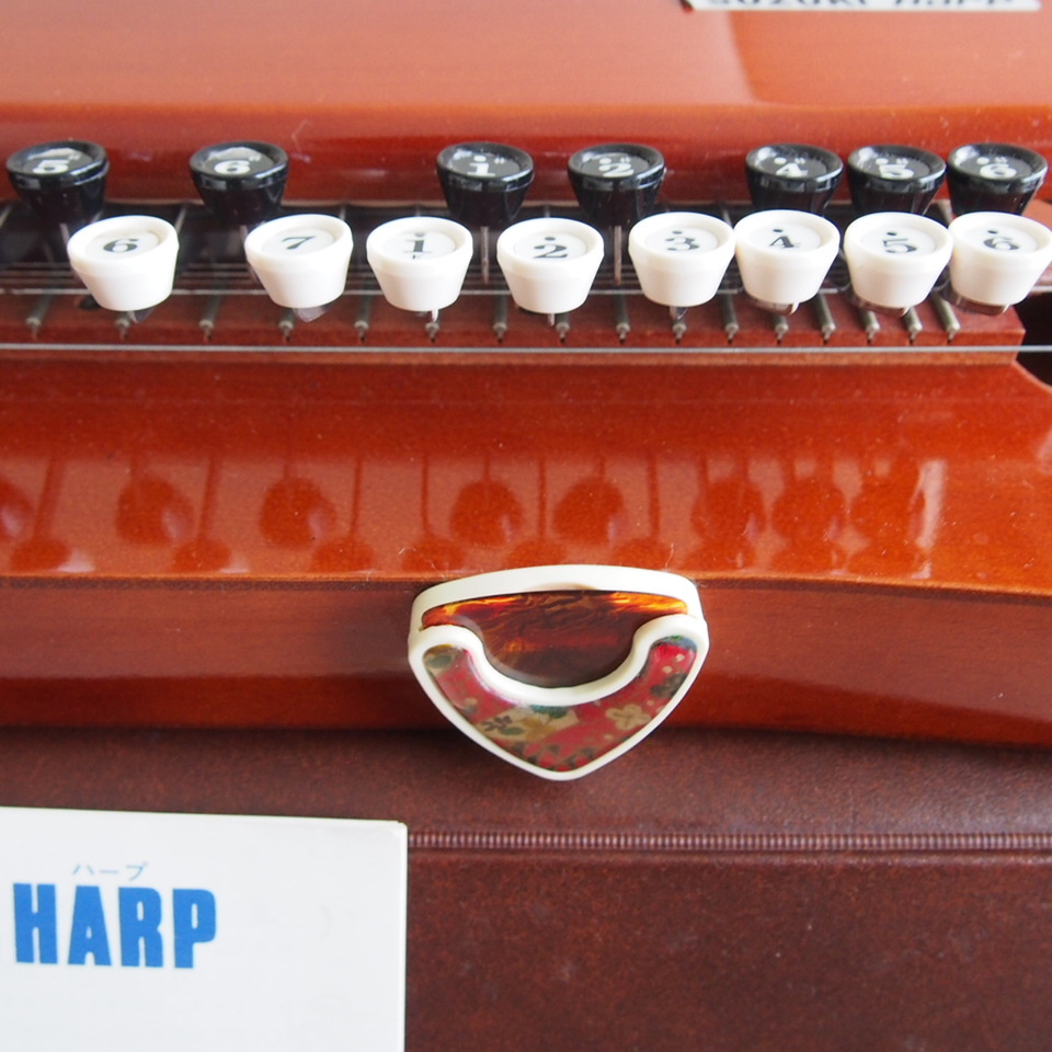 スズキ SUZUKI HARP 大正琴 松 和楽器 ソフトケース付 弦楽器 鈴木楽器(大正琴)｜売買されたオークション情報、yahooの商品情報をアーカイブ公開 - オークファン（aucfan ...
