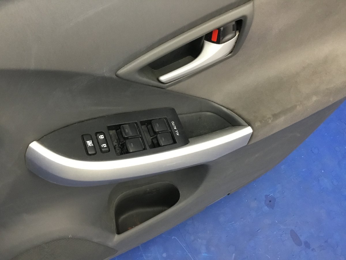 Yahoo!オークション - トヨタ ZVW30 プリウス 右 フロント ドア ホワイ...