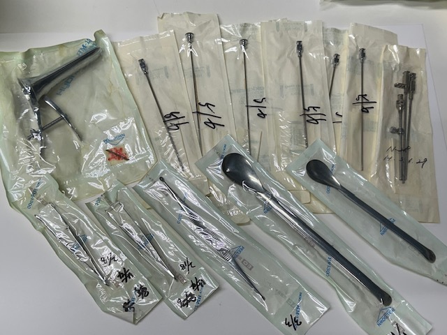 Yahoo!オークション - 【2449】 ピンセット クスコ ほか 診療器具 滅菌...