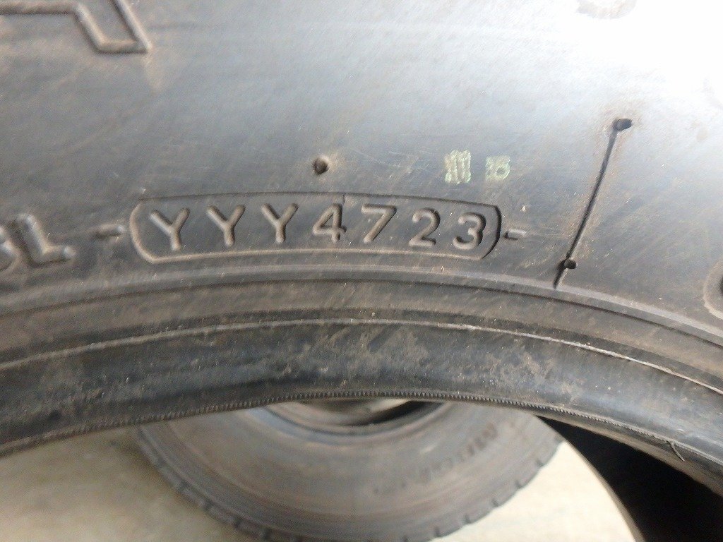 Yahoo!オークション - B598 未走行 2023年製 送料無料【205/70R16 111/...