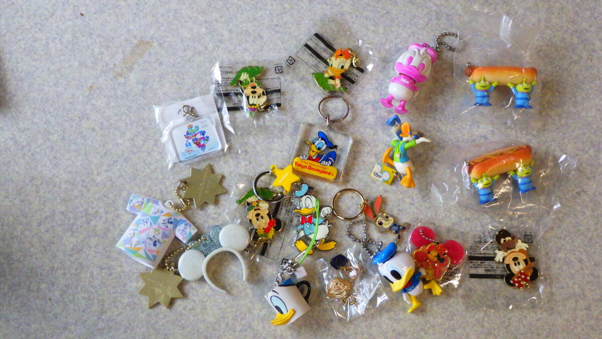 Yahoo!オークション - B054(3/10) ディズニー グッズまとめて