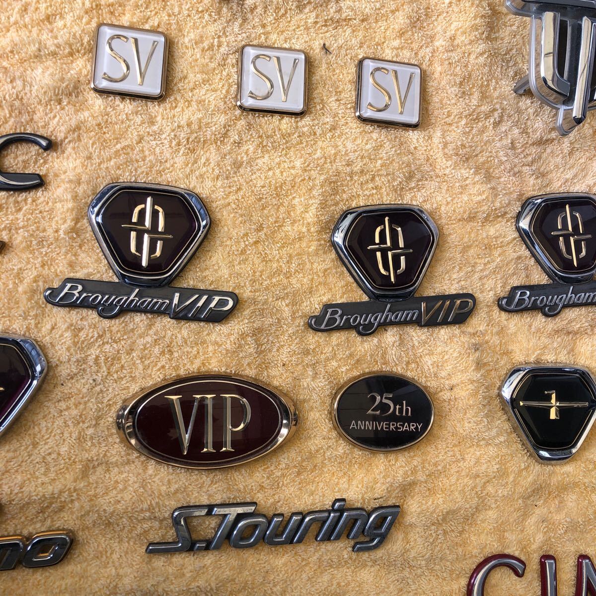 Yahoo!オークション - 日産 旧車 エンブレム 中古 Y30 Y31 Y32 Y33 Y34...